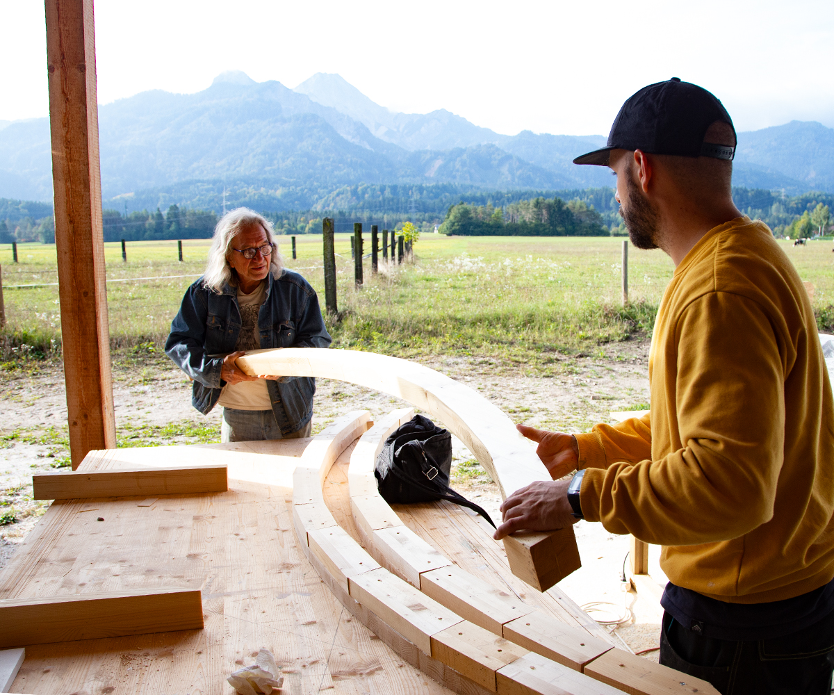 Herbstbeginn, ein Zirkuswagen und eine Ausstellung – Lisa Engel